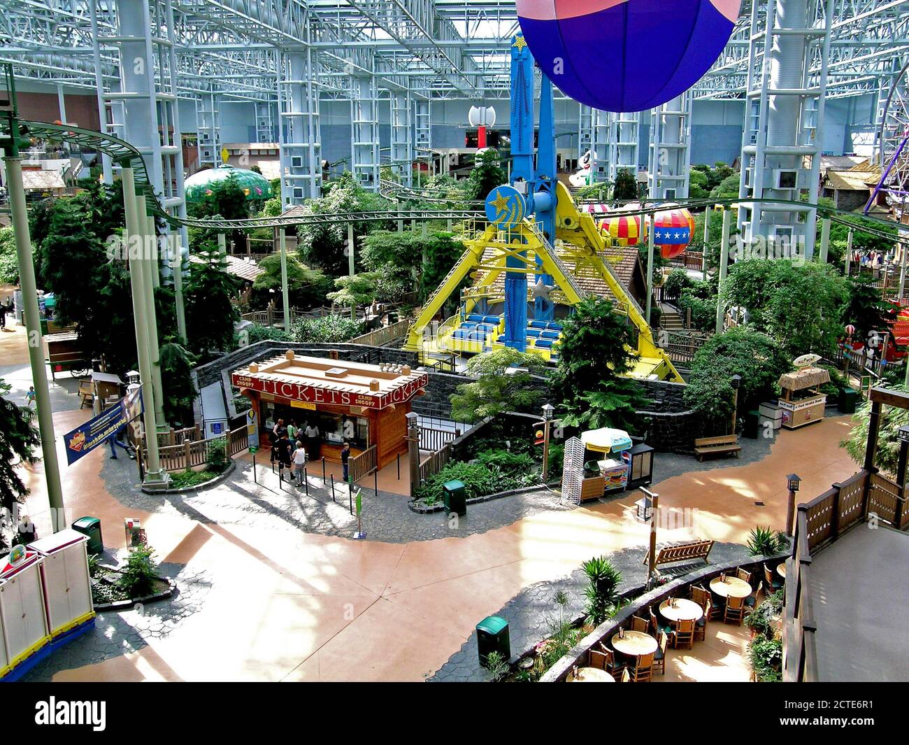 2000s mall of america rides hi-res stock photography and images - Alamy