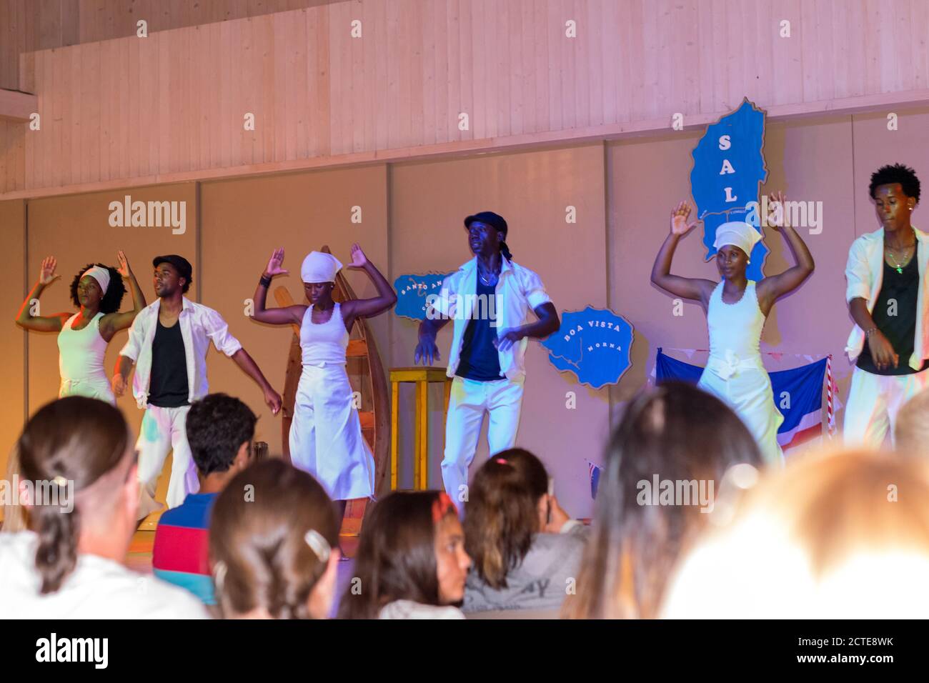 African traditional dancers hi-res stock photography and images - Alamy