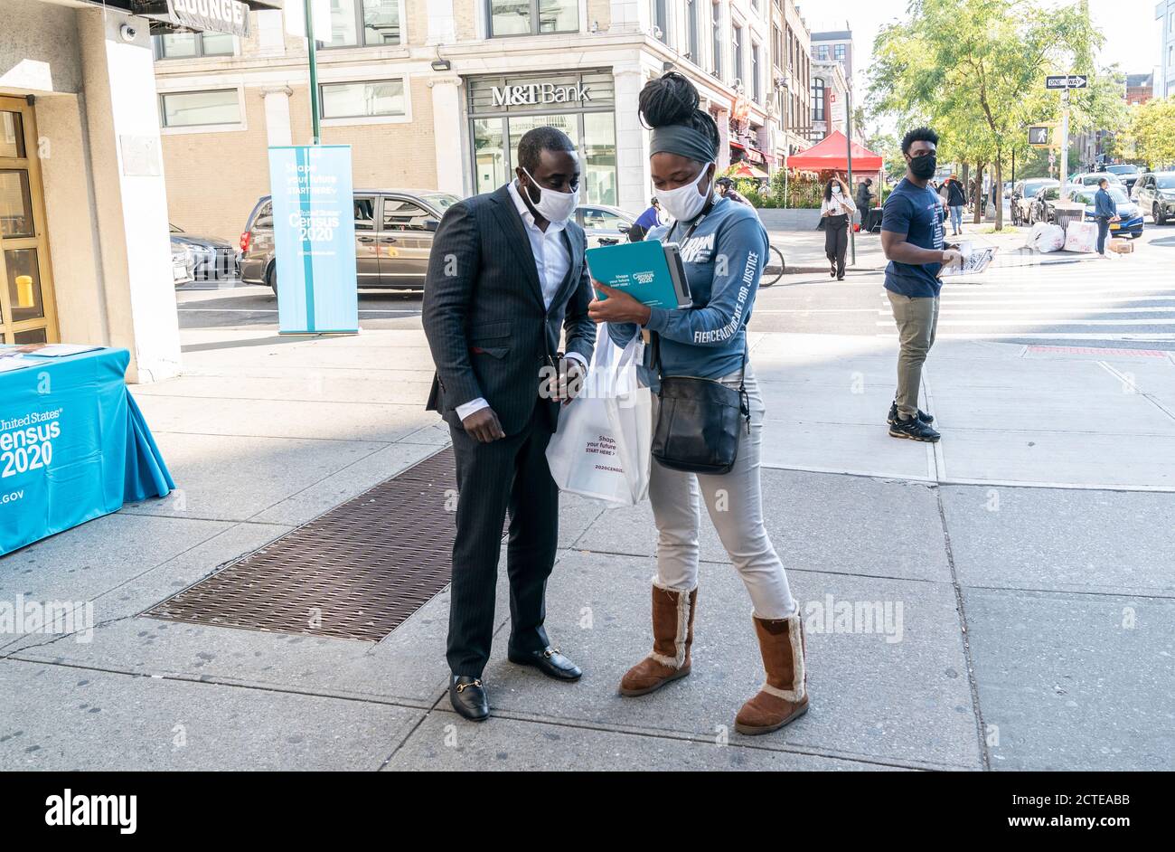 New York, NY - September 22, 2020: Census 2020 employee helps New ...