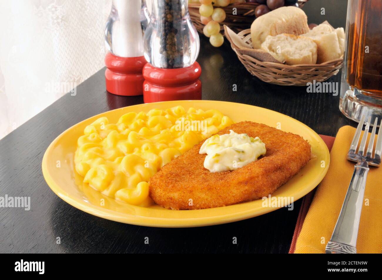 Fish with macaroni and cheese and beer Stock Photo - Alamy