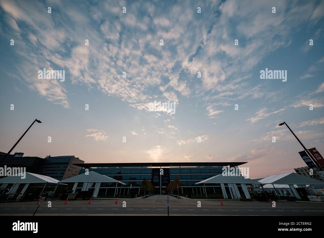 Cleveland clinic samson pavilion hi-res stock photography and images ...