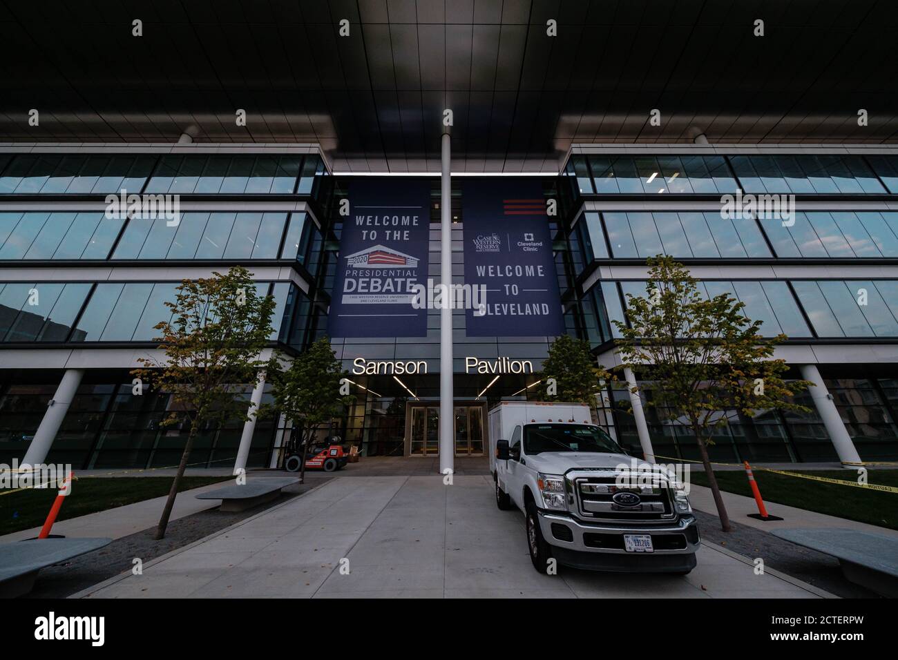 Cleveland clinic samson pavilion hi-res stock photography and images ...