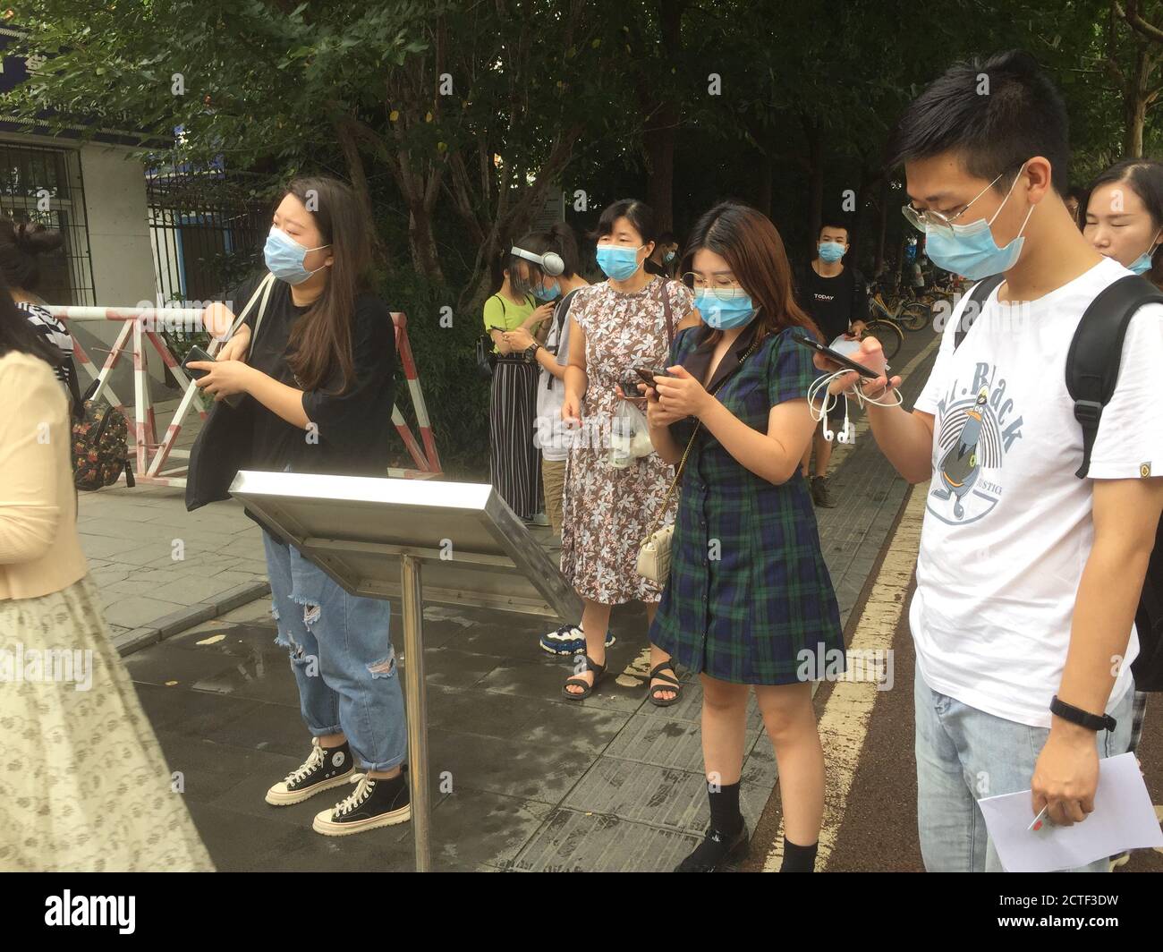 Servants wait hi-res stock photography and images - Alamy