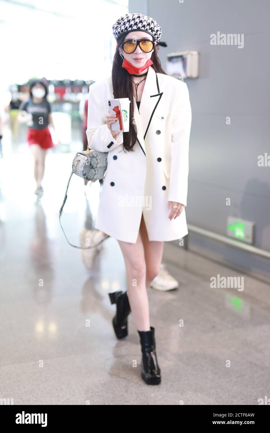 Yanni singer hi-res stock photography and images - Alamy