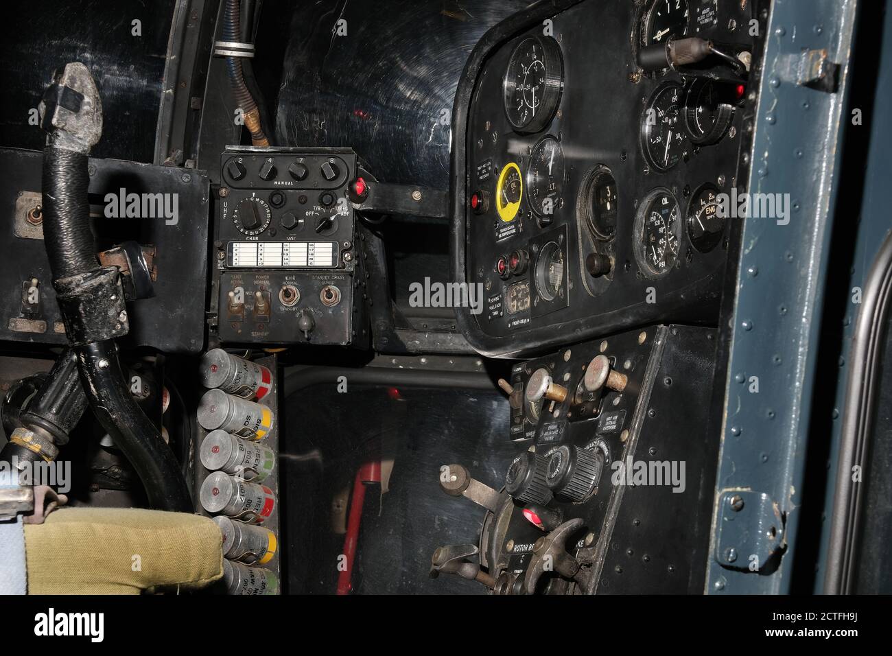 Vintage aircraft cockpit detail hi-res stock photography and images - Alamy