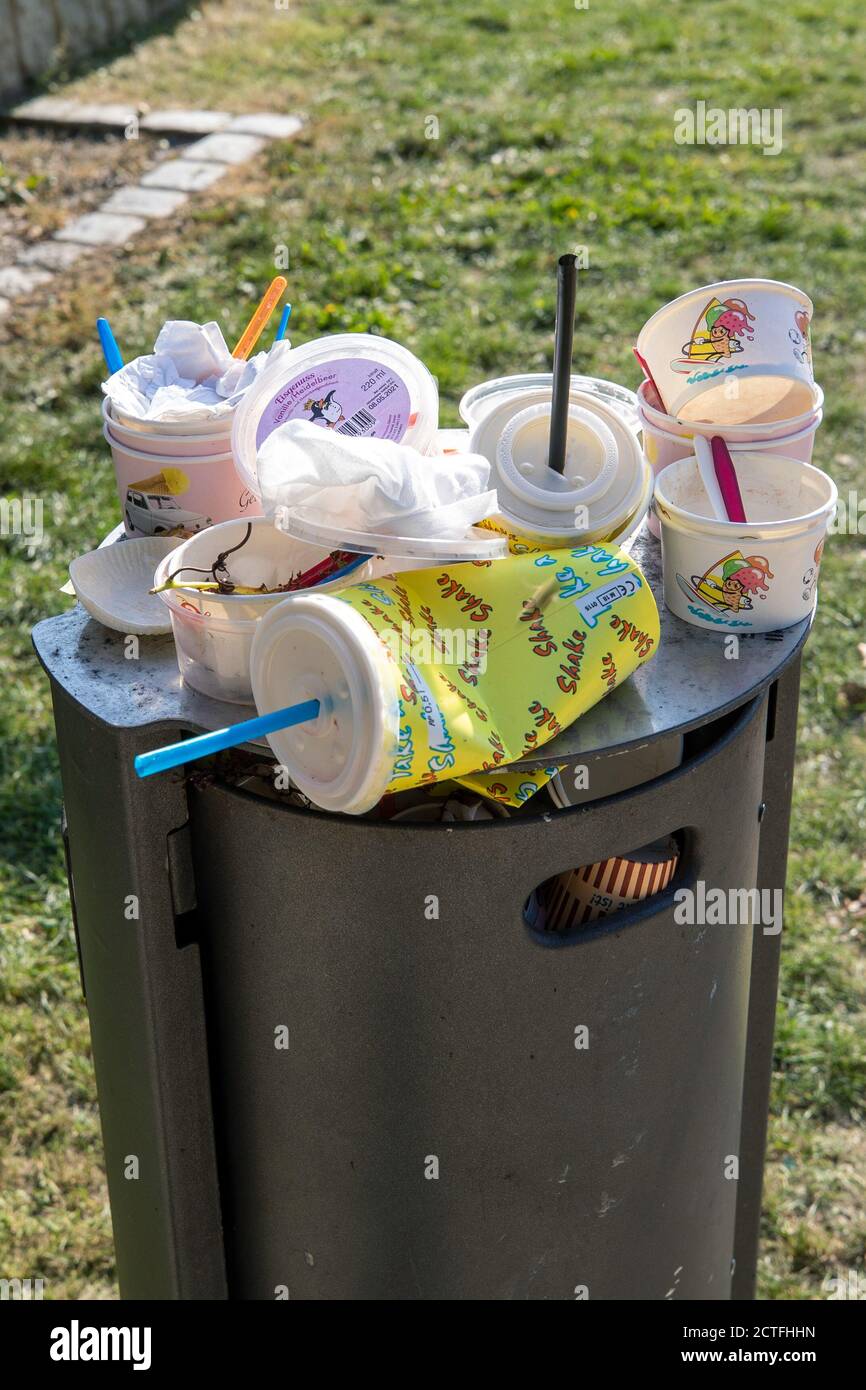 Overfilled trash can hi-res stock photography and images - Alamy