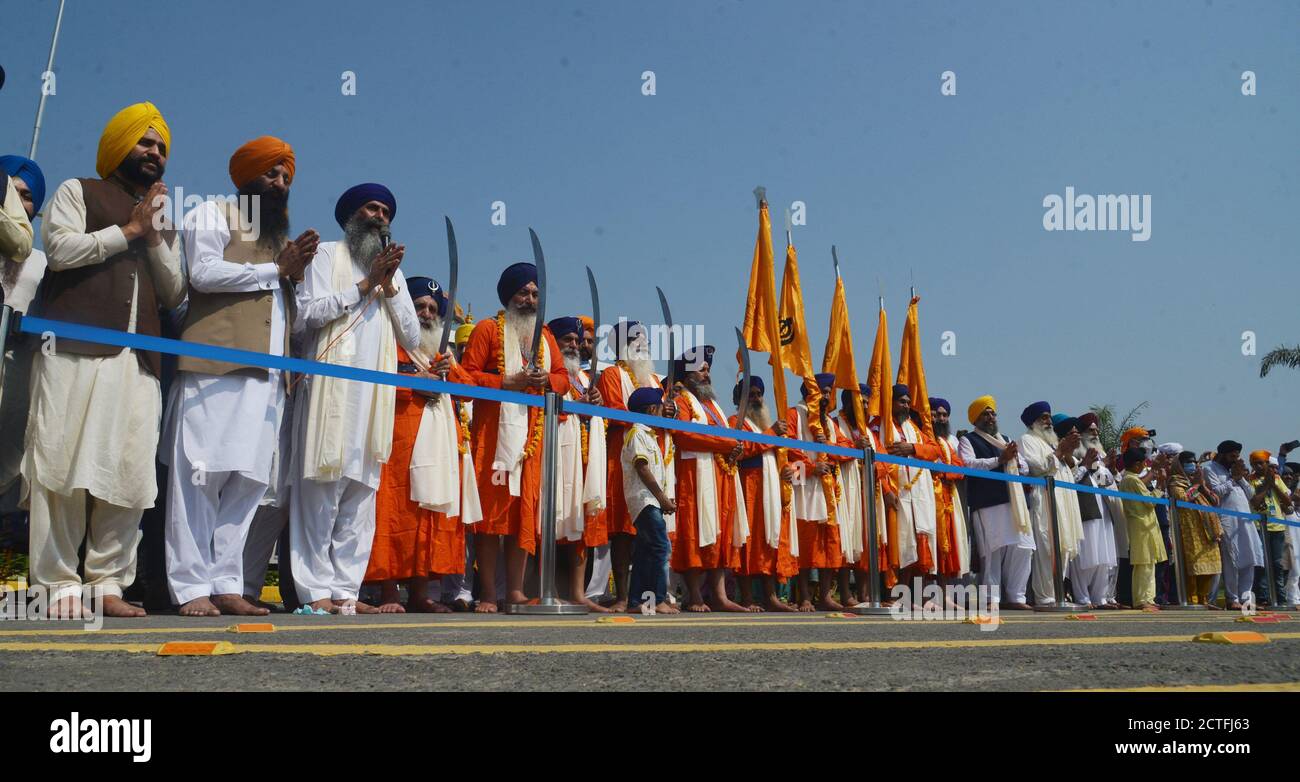 Sikh community in large numbers from Pakistan and other countries are ...