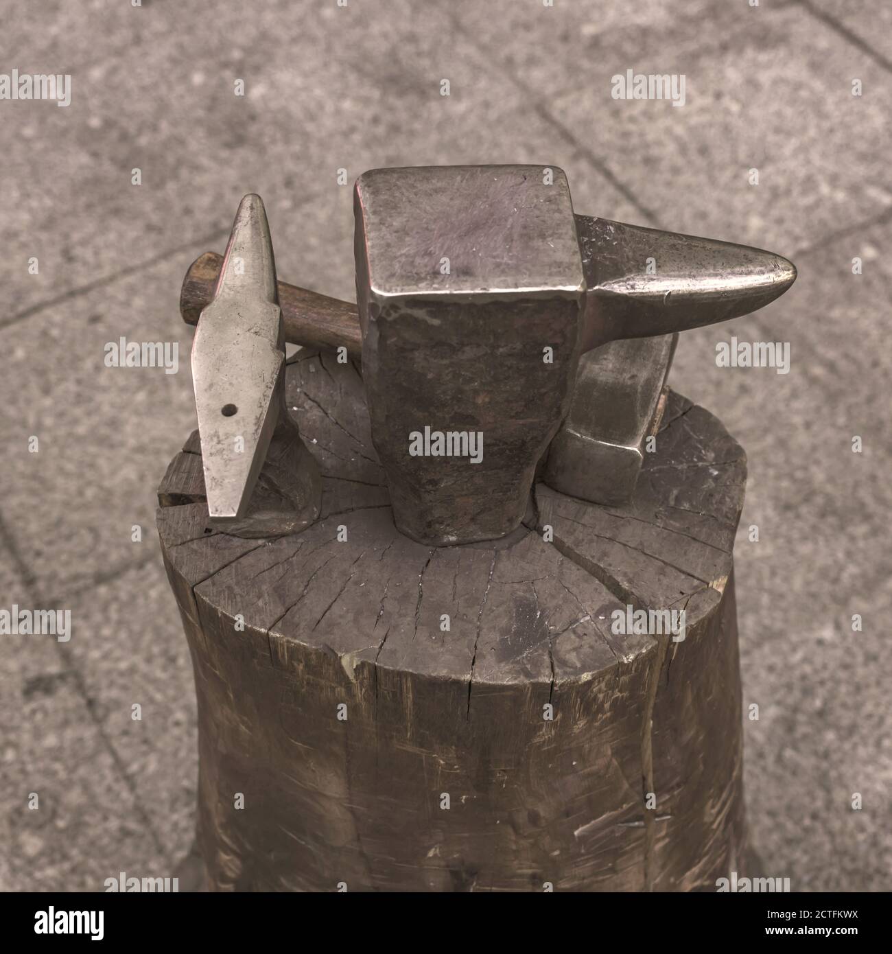 Blacksmith work using anvil hi-res stock photography and images - Alamy