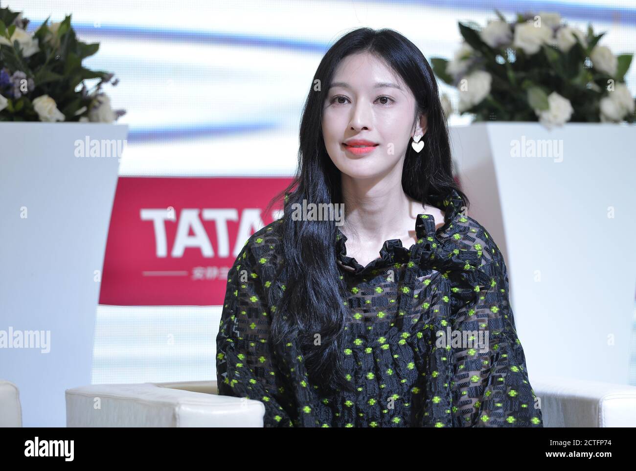 Chinese model and actress Zhang Li shows off her elegance and beauty by ...