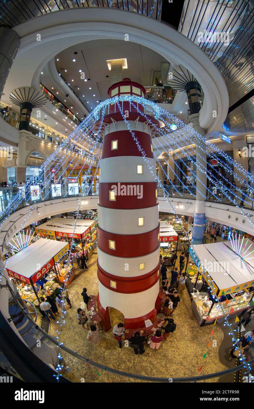 Circular atrium of shopping Mall Terminal 21 Bangkok Stock Photo - Alamy