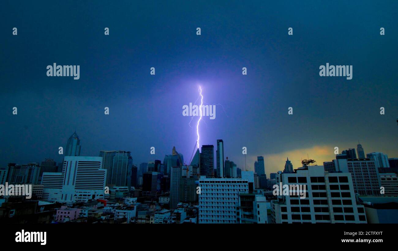 Storm over city hi-res stock photography and images - Alamy