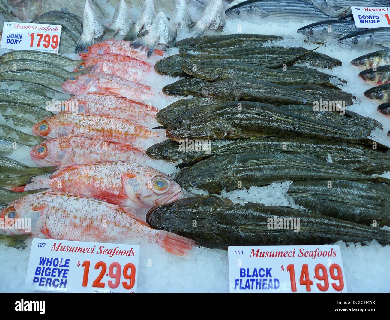 FISH ON AN ICE BASE ON DISPLAY AT THE FISH MARKET Stock Photo - Alamy