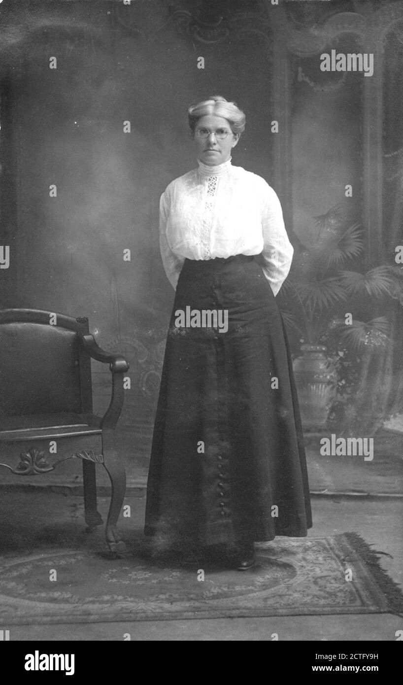 Portrait photograph of unidentified woman hi-res stock photography and ...