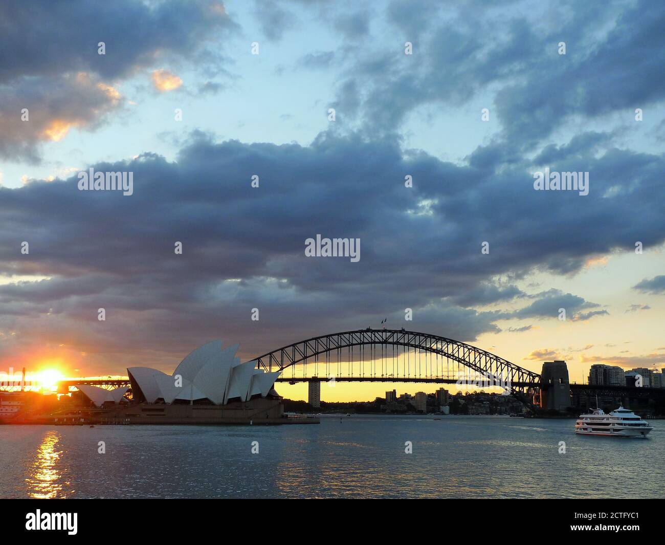 SKYLINE OF THE SYDNEY OPERA HOUSE Stock Photo - Alamy