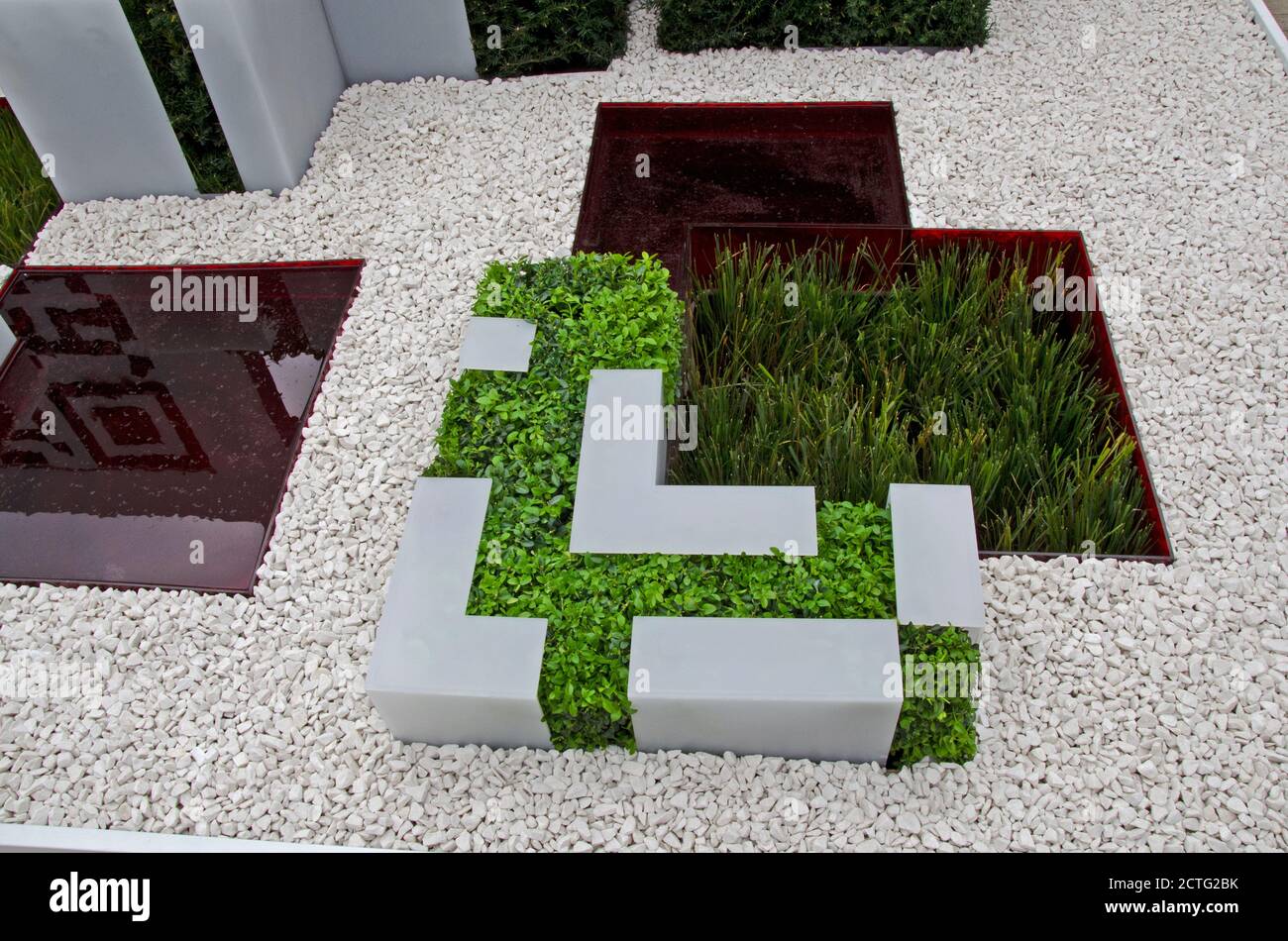 Geometric garden hi-res stock photography and images - Alamy