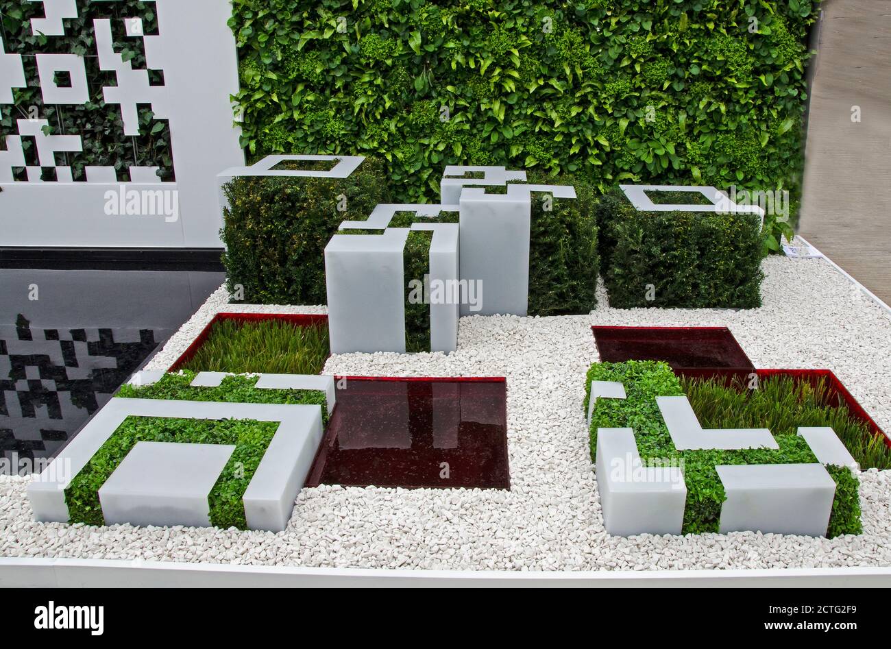 Geometric garden hi-res stock photography and images - Alamy