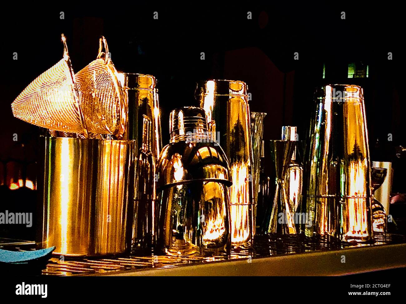 Cocktail making items in chrome steel Stock Photo - Alamy
