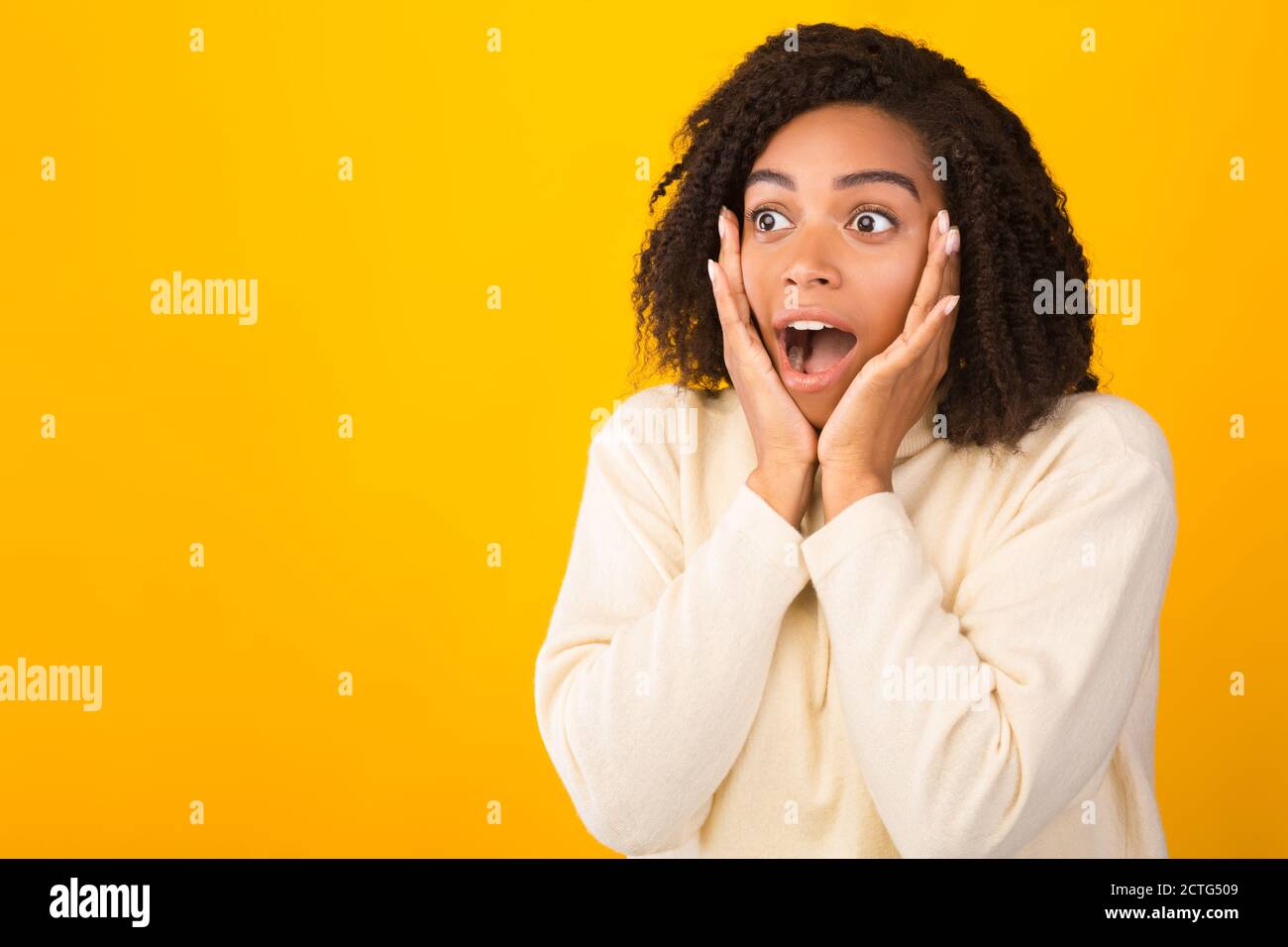 Shocked african american girl screaming and holding cheeks Stock Photo ...