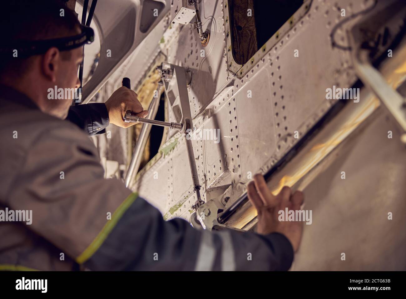 Man working on landing gear on airplane hi-res stock photography and ...