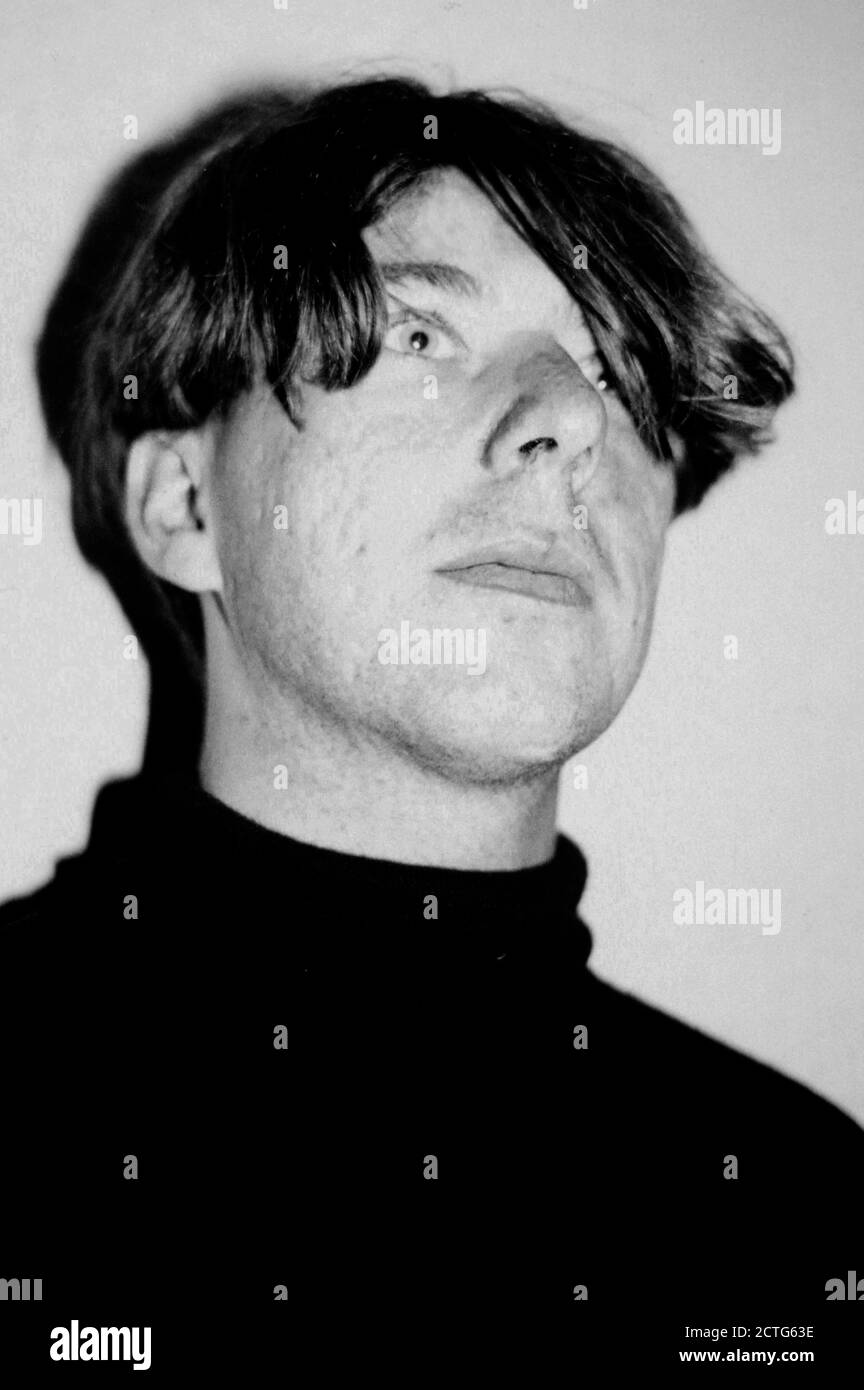 Will Sergeant from Echo & the Bunnymen during a photoshoot in a hotel ...