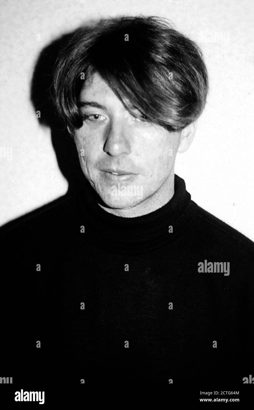 Will Sergeant from Echo & the Bunnymen during a photoshoot in a hotel ...