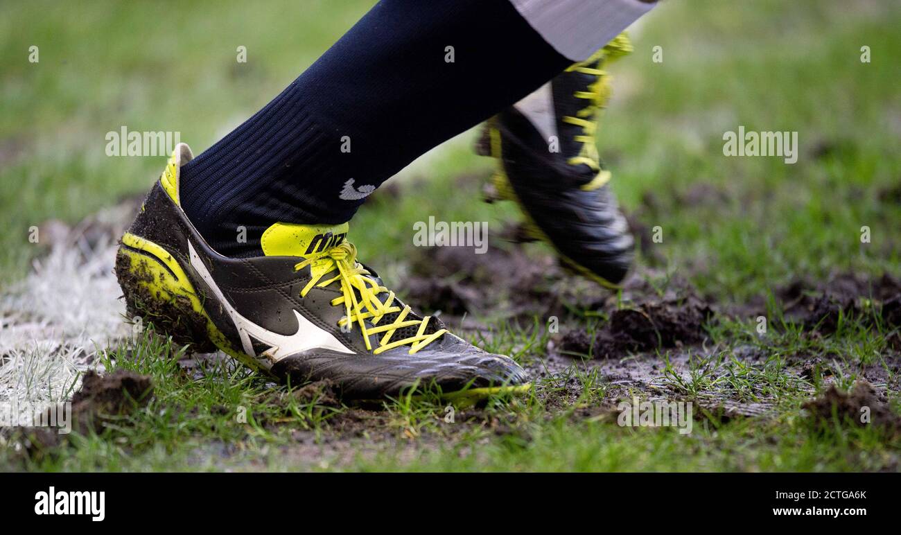 Muddy pitch hi-res stock photography and images - Alamy