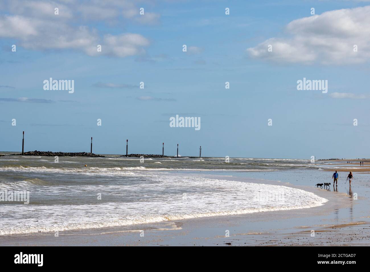 Offshore rock reef coastal defences hi-res stock photography and images ...