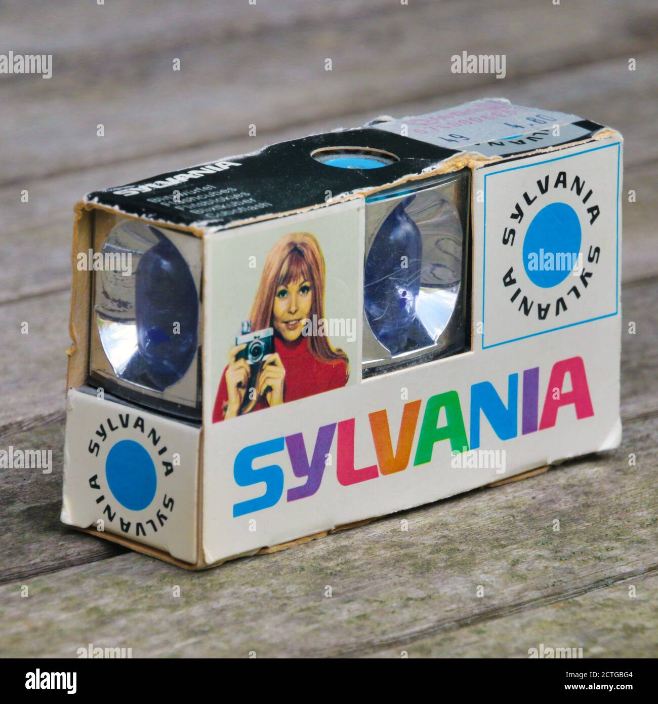 Sylvania flash cubes, disposable flashes according to the Vacu-Blitz ...