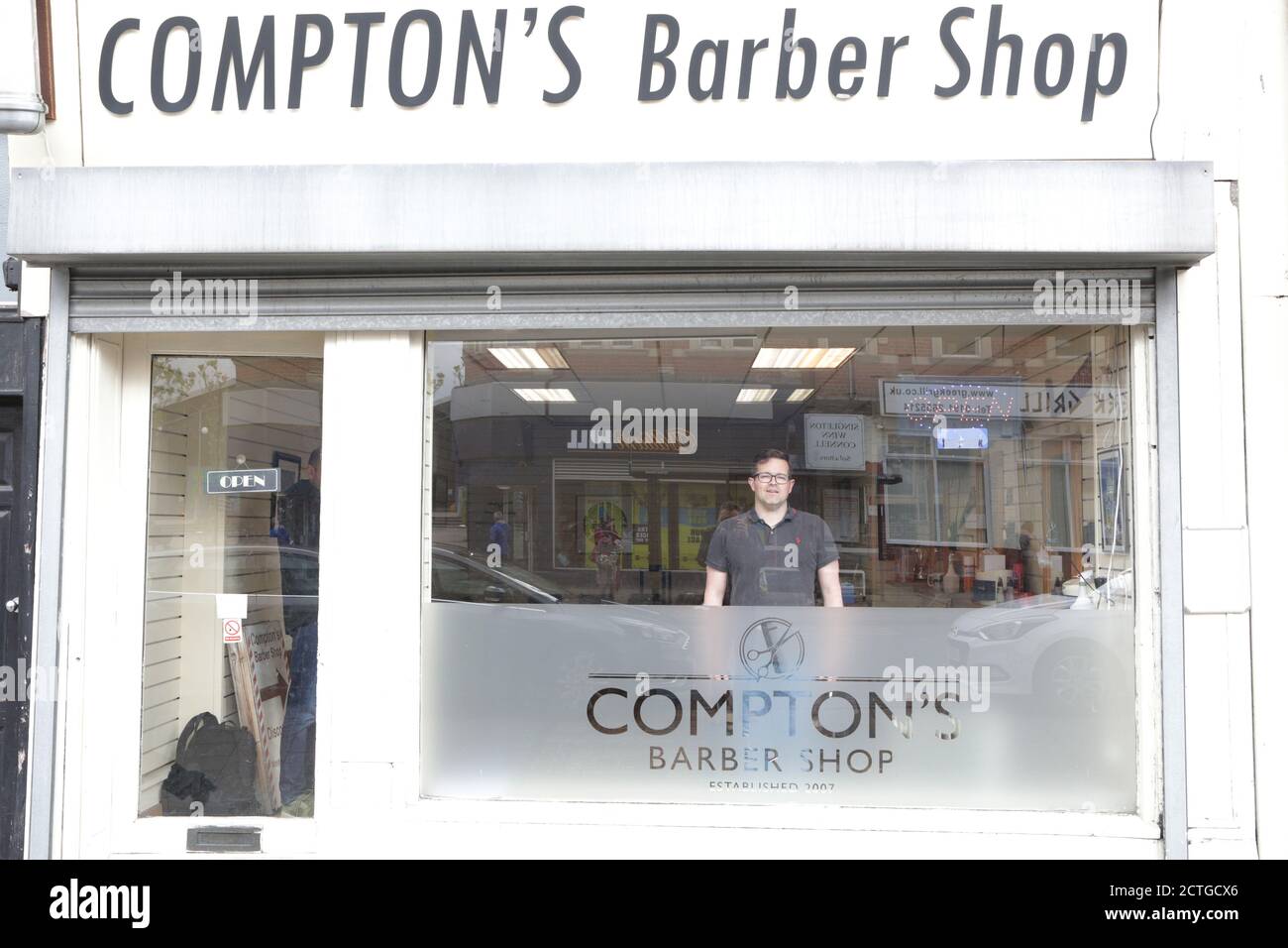 Barber Steve Compton, Shields Road, Byker, Newcastle Stock Photo - Alamy