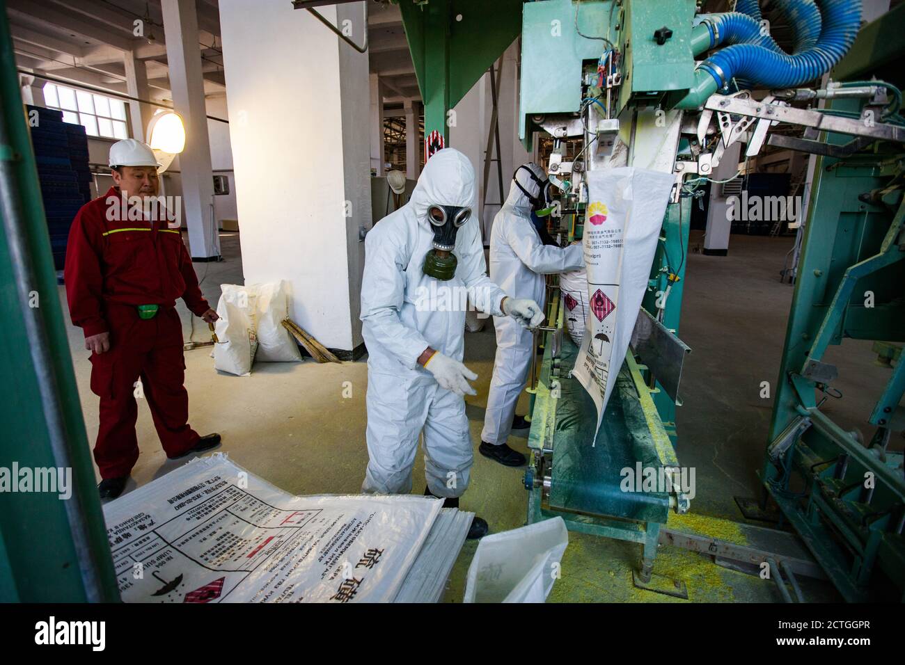 Chemical protective suit breathing mask hi-res stock photography and ...