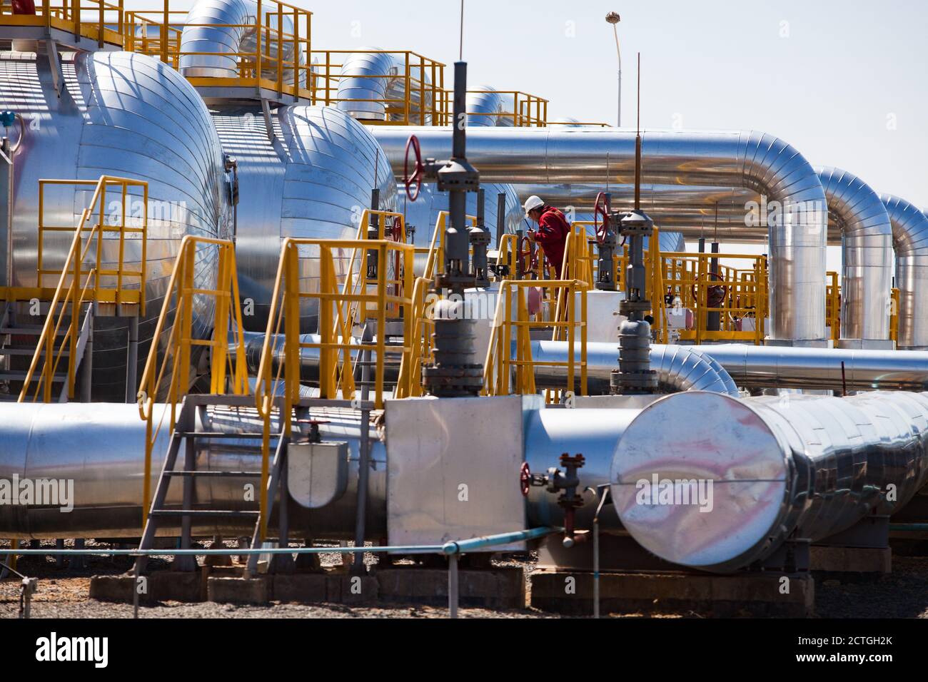 Heat exchanger in an oil refinery hi-res stock photography and images ...