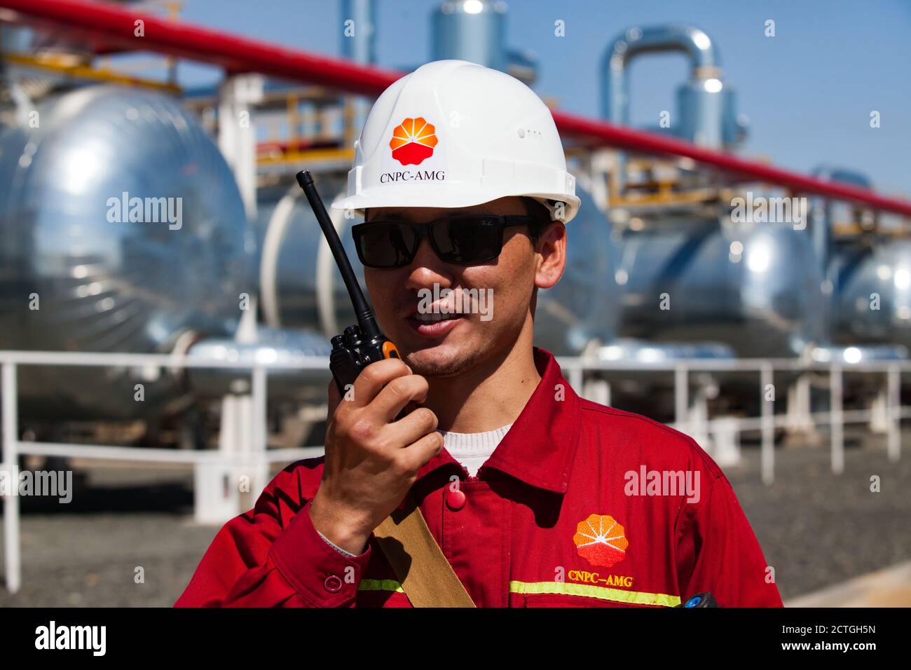 Heat exchanger in an oil refinery hi-res stock photography and images ...