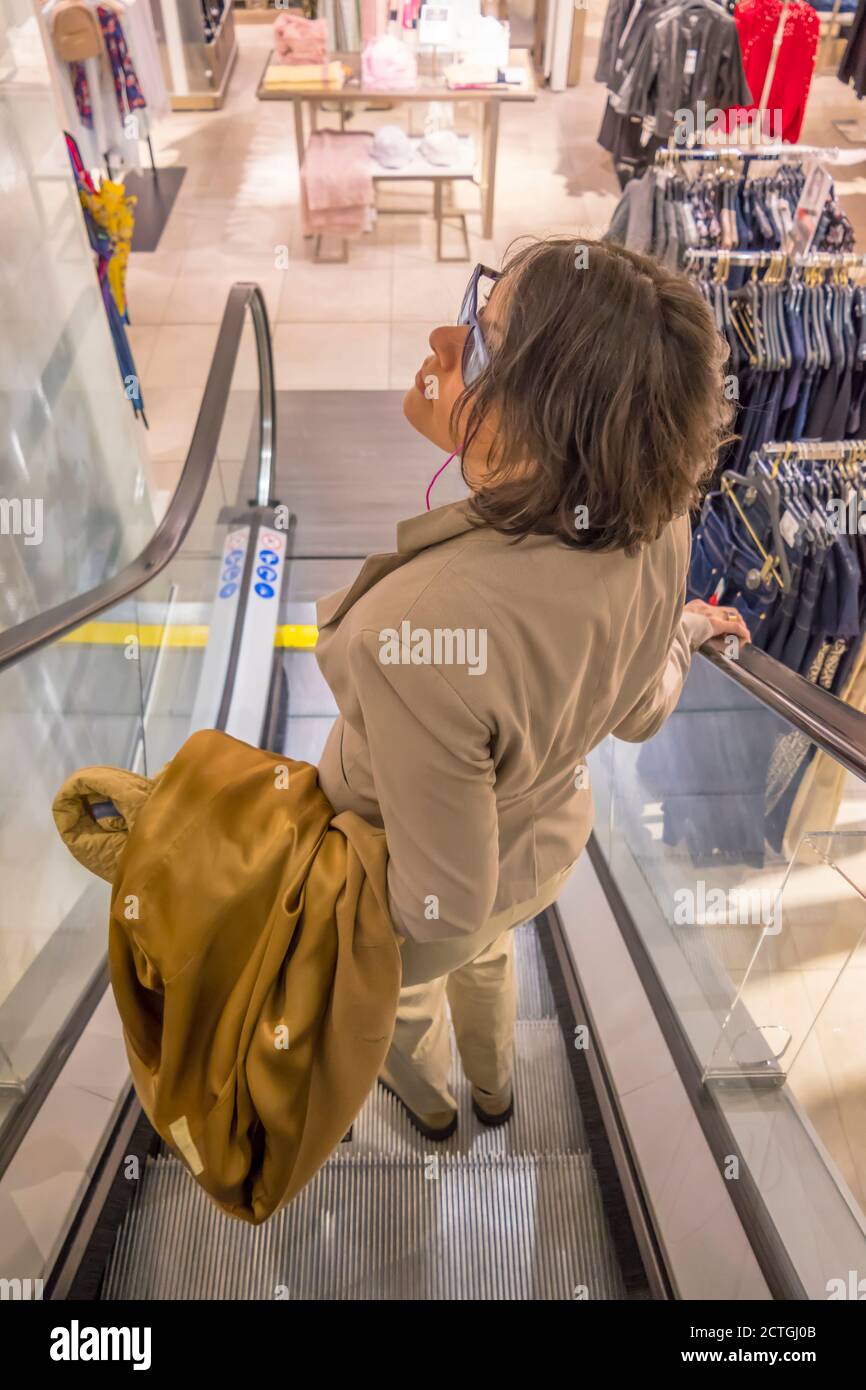 Escalator profile hi-res stock photography and images - Alamy