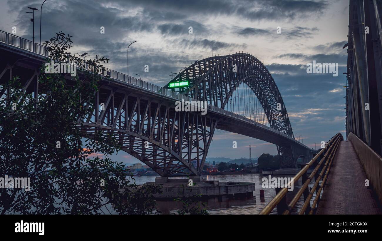 Cantilever design landmark landmarks hi-res stock photography and ...