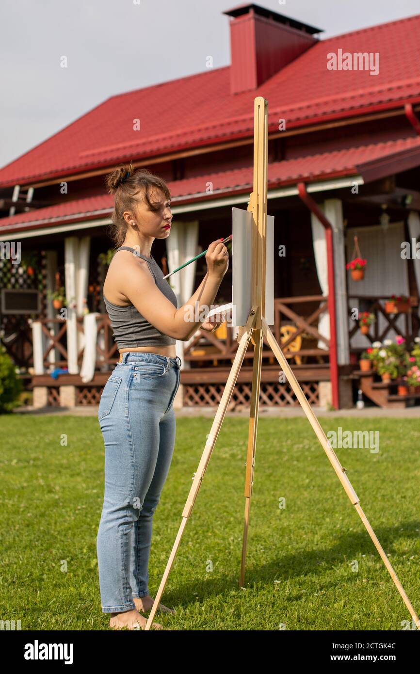 Painter standing painting outside hi-res stock photography and images ...
