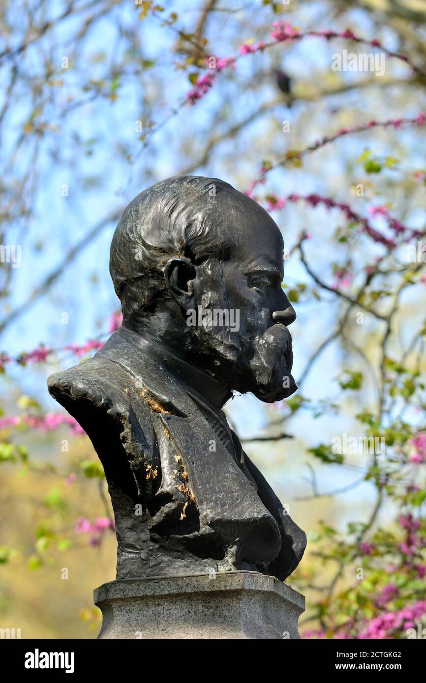 London, England, UK. Bust of Samuel Plimsoll (1824-98) on top of his ...