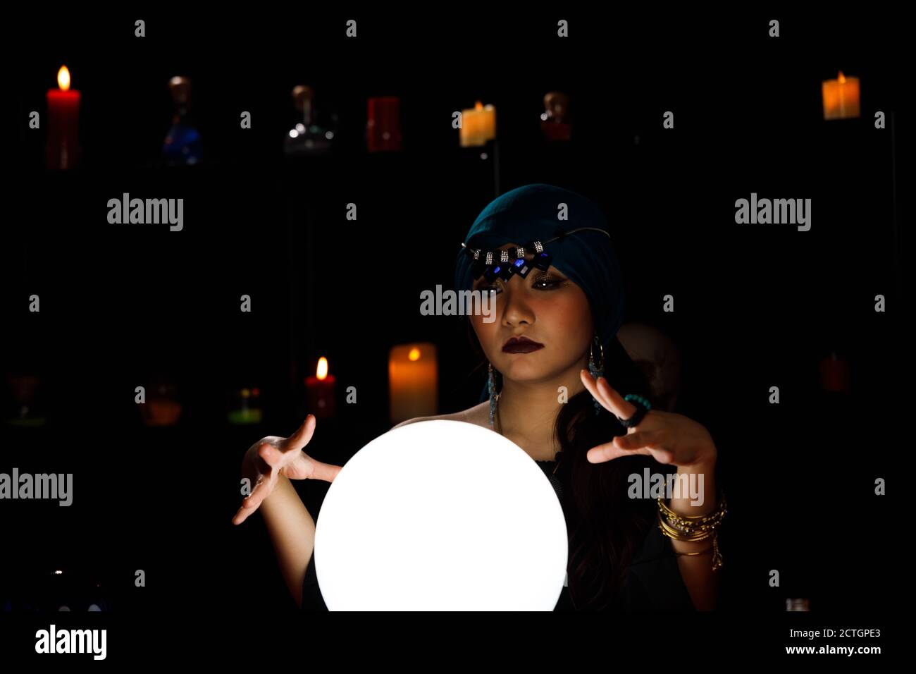 Asian fortune teller hi-res stock photography and images - Alamy
