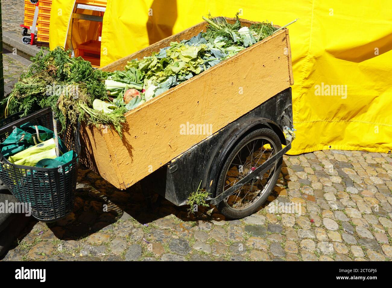Two wheels hi-res stock photography and images - Alamy