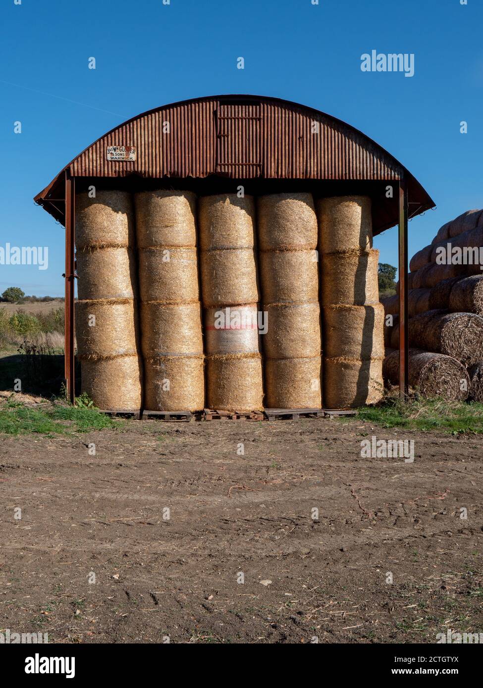 Open sided barn hi-res stock photography and images - Alamy