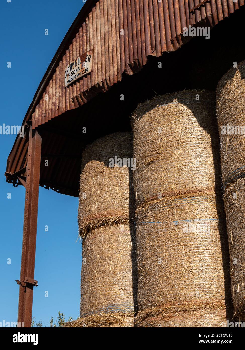 Open sided barn hi-res stock photography and images - Alamy