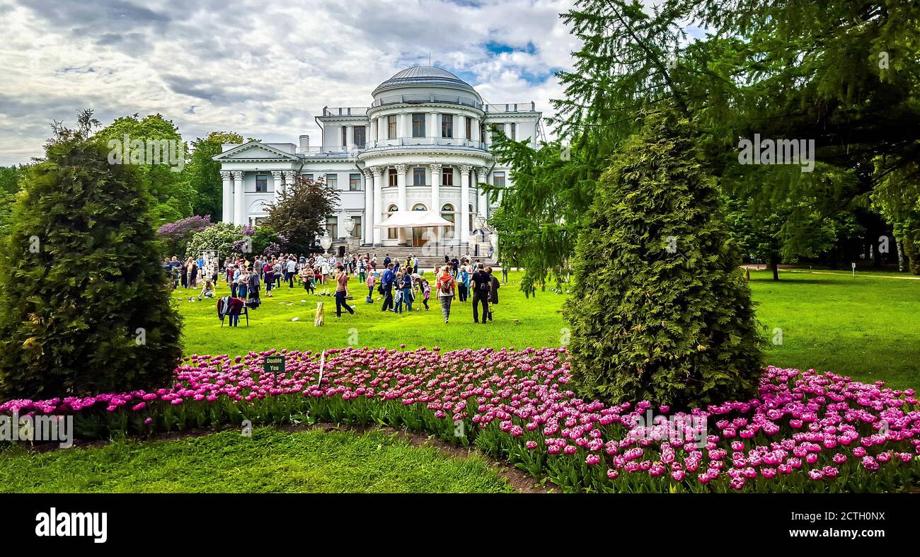 Palace front facade building villa hi-res stock photography and images ...