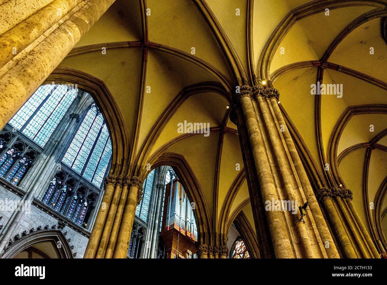 Low angle shot of the ceiling and the arch-shaped windows inside a ...