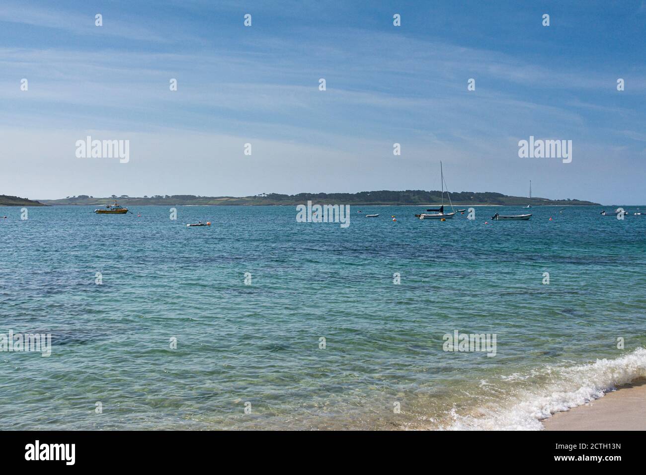 Boats at anchor in Higher Town Bay on St Martin's in the Isles of ...