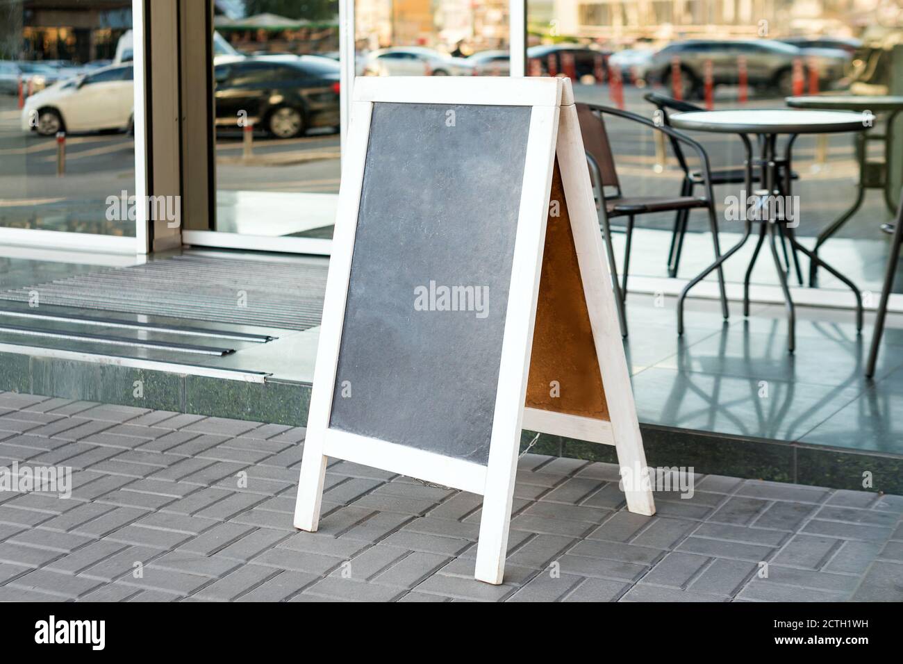 Freestanding sign outside cafe hi-res stock photography and images - Alamy