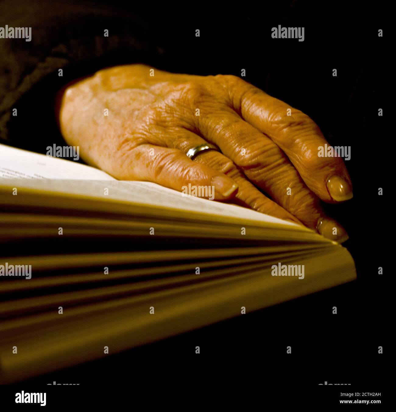 Hand on a book hi-res stock photography and images - Alamy