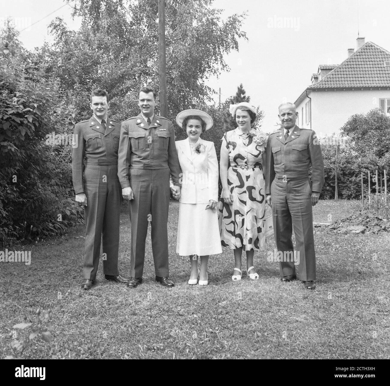 1940s U.S. Army soldier pose with their wives post World War Two Stock ...