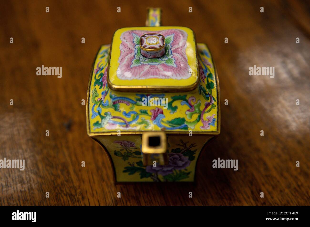A rare imperial Chinese 'teapot' which could fetch up to half a million ...