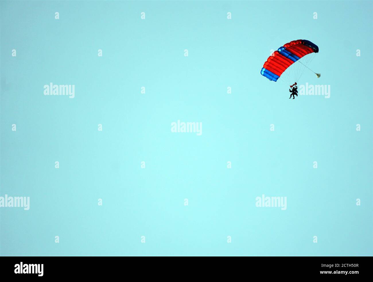 Parachute landing fall hi-res stock photography and images - Alamy