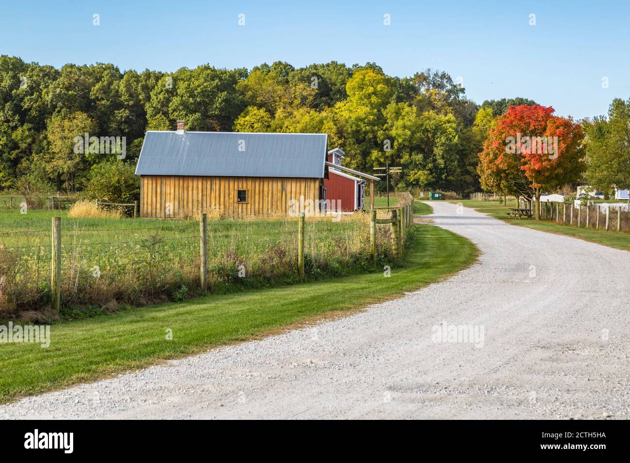Fenceline along drive to farmhouse at Prophetstown State Park living ...