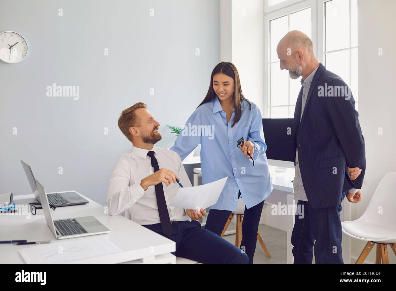 Diverse group of people all ages hi-res stock photography and images ...